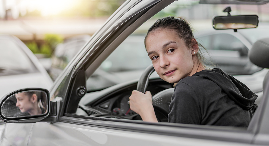 Teen drivers taught how to share the road with trucks | Three60 by eDriving